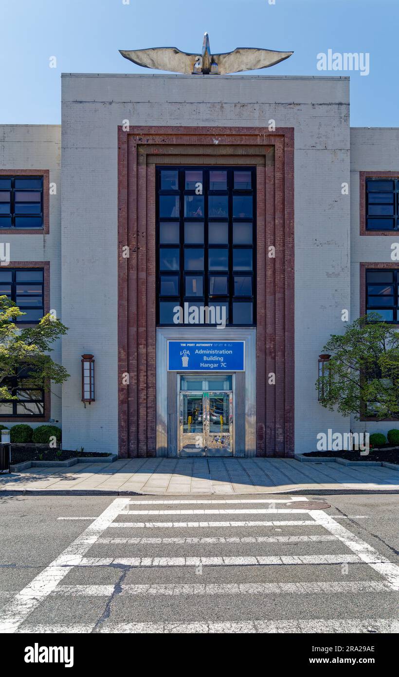 Lga hangar 7c immagini e fotografie stock ad alta risoluzione - Alamy