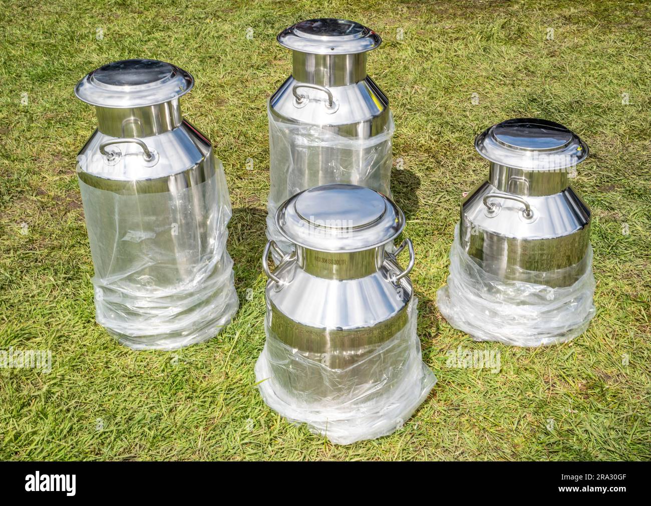 Contenitore per latte d'argento immagini e fotografie stock ad alta ...