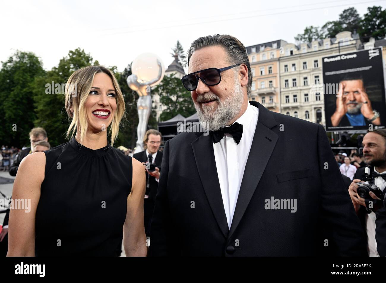 Actor Russell Crowe, right, and his girlfriend Britney Theriot arrive ...