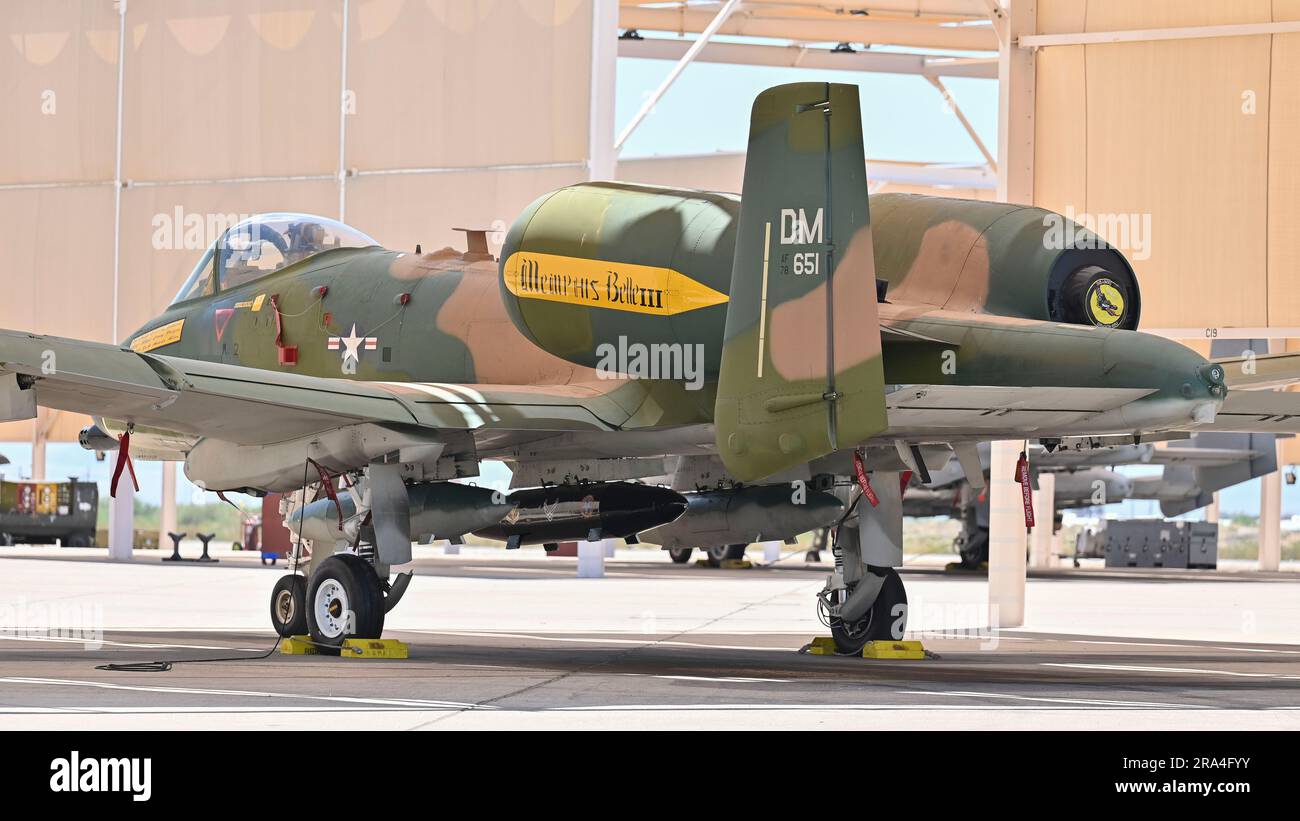 Un A-10C Thunderbolt II, assegnato al 357th Fighter Squadron, è esposto ...