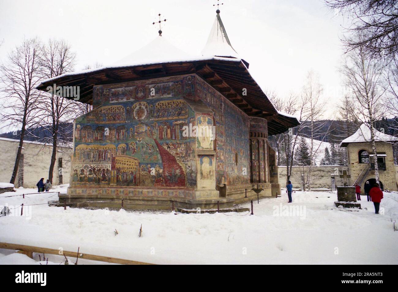 Gura Humorului, Contea di Suceava, Romania, dicembre 2001. I visitatori ...