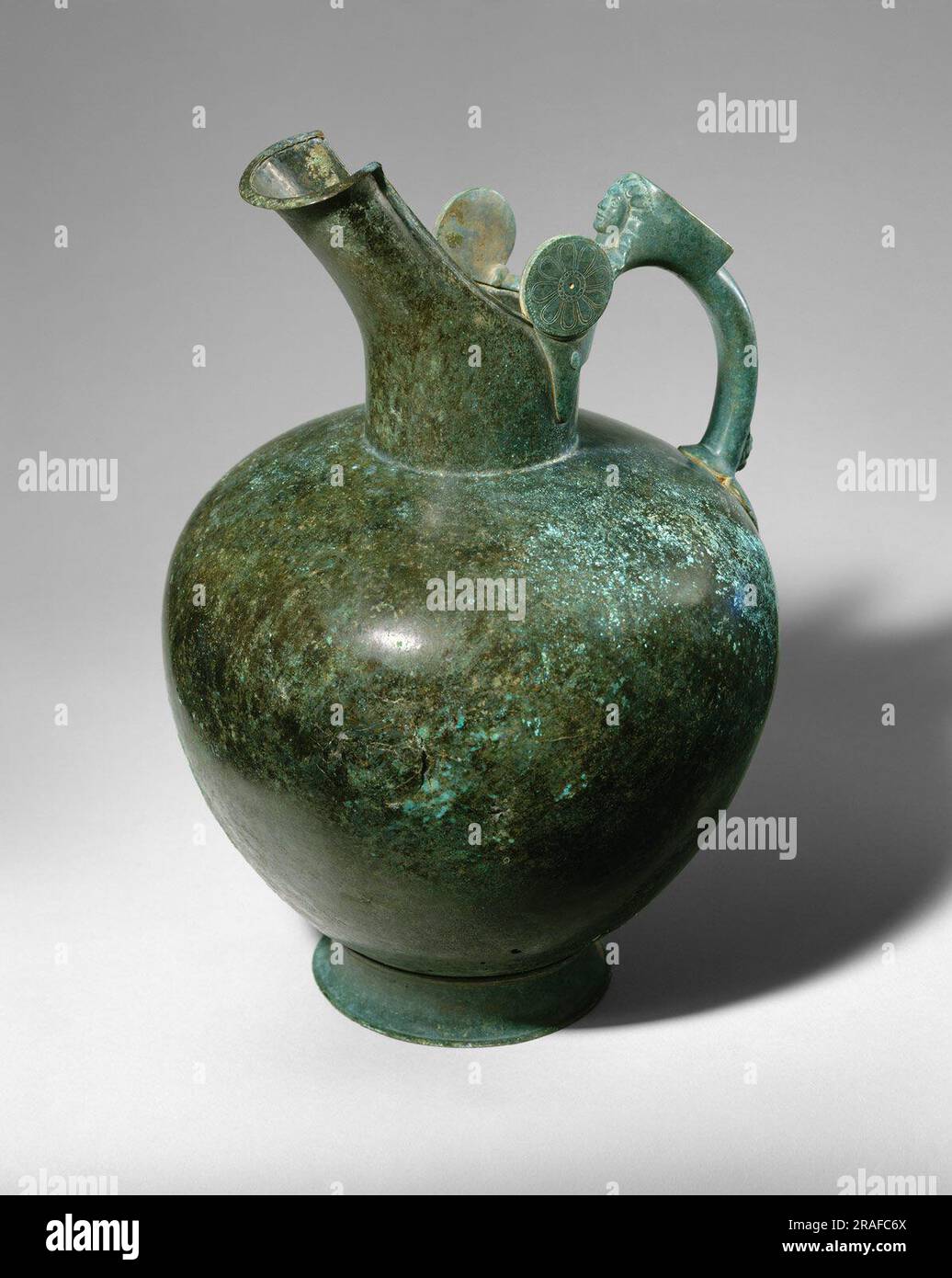 Oinochoe greca geometrica immagini e fotografie stock ad alta ...