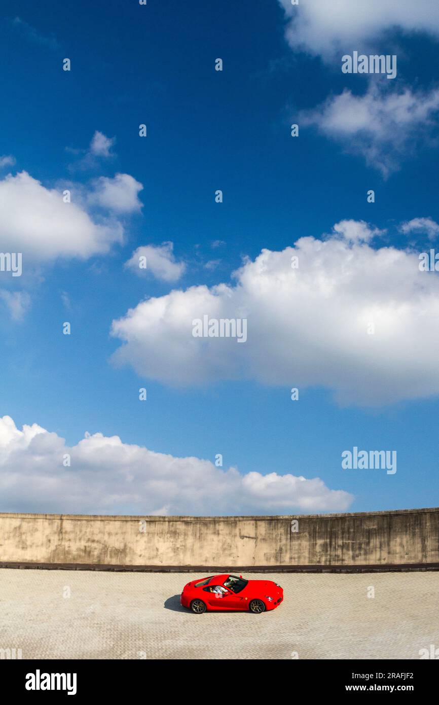 Auto ferrari in prova immagini e fotografie stock ad alta risoluzione ...