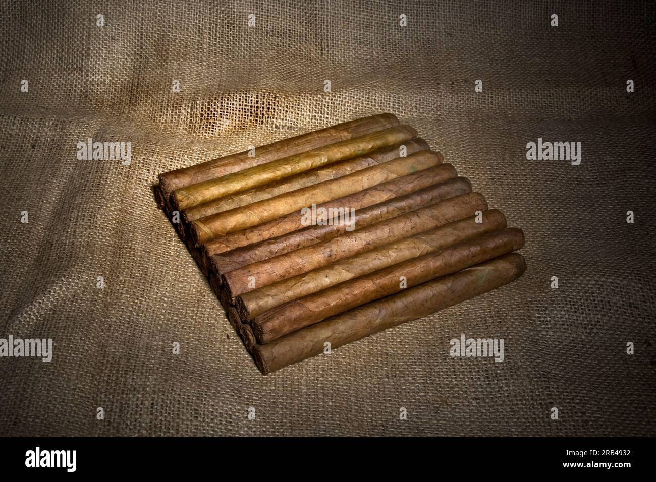 Sigari cubani immagini e fotografie stock ad alta risoluzione - Alamy