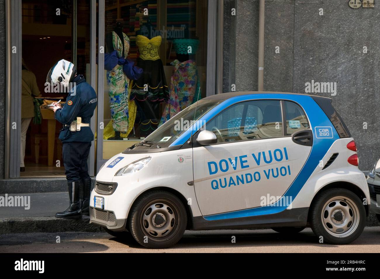 Car sharing milano immagini e fotografie stock ad alta risoluzione - Alamy