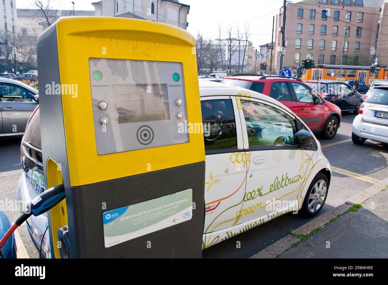 Car sharing milano immagini e fotografie stock ad alta risoluzione - Alamy
