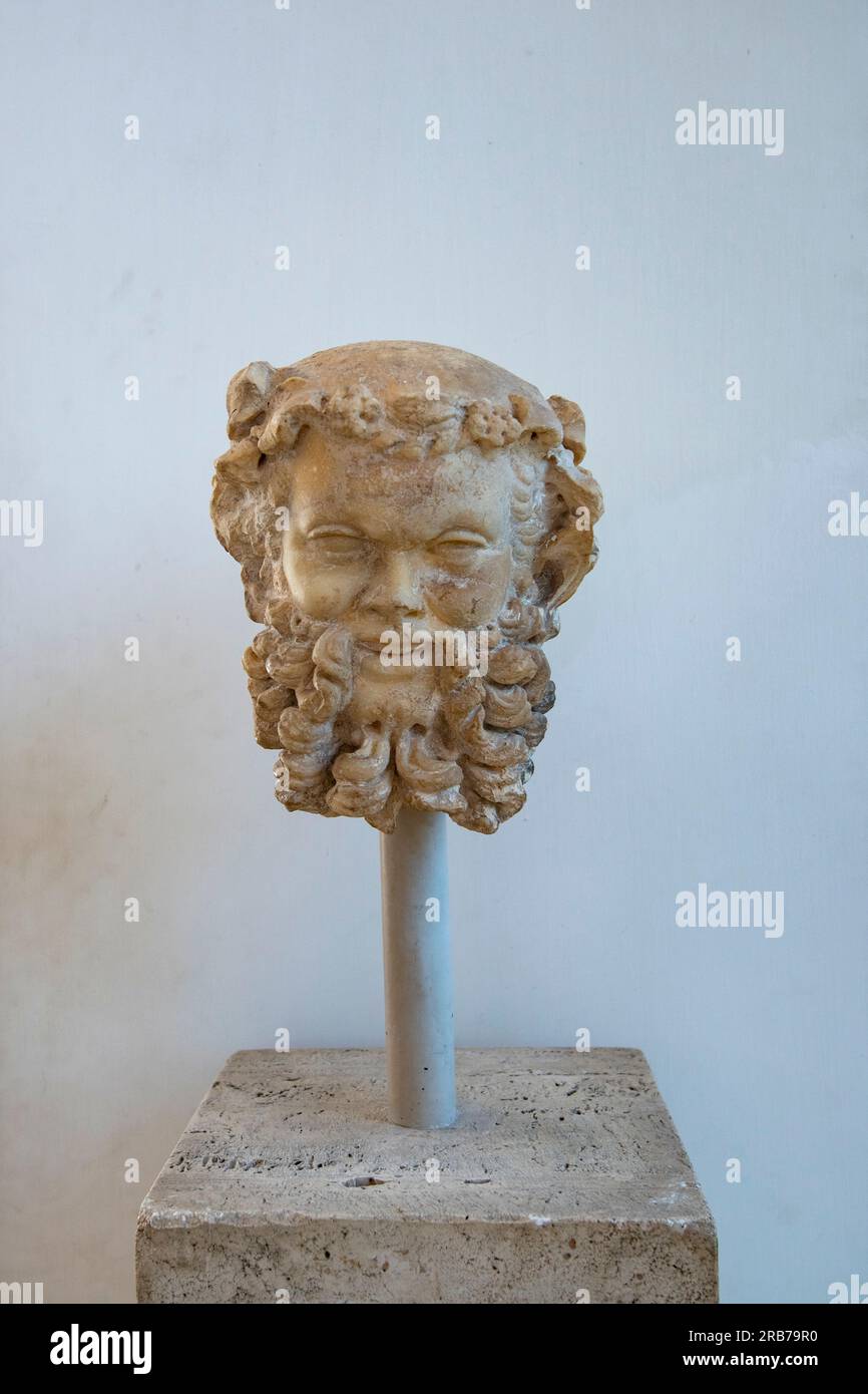 Antico sileno immagini e fotografie stock ad alta risoluzione - Alamy