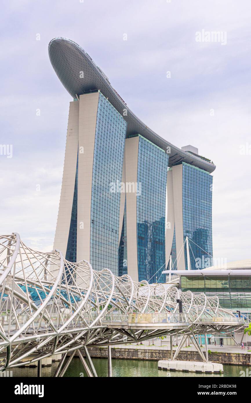 Hotel elica bridge e marina bay sands immagini e fotografie stock ad ...