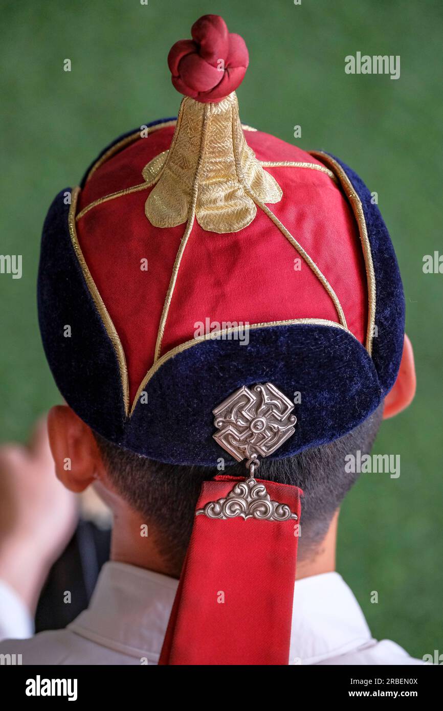 Men in traditional mongolian costume immagini e fotografie stock ad ...