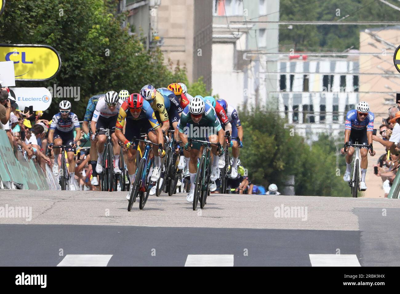 Mads Pedersen guida la carica alongsde Philipsen, con 2 primi ...