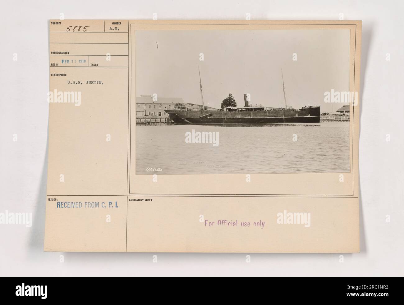 Una fotografia della U.S.S. Justin, una nave ausiliaria, presa il 12 ...