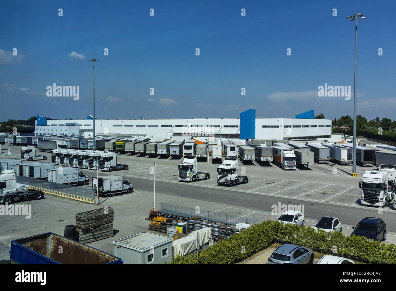 Container trucks immagini e fotografie stock ad alta risoluzione - Alamy