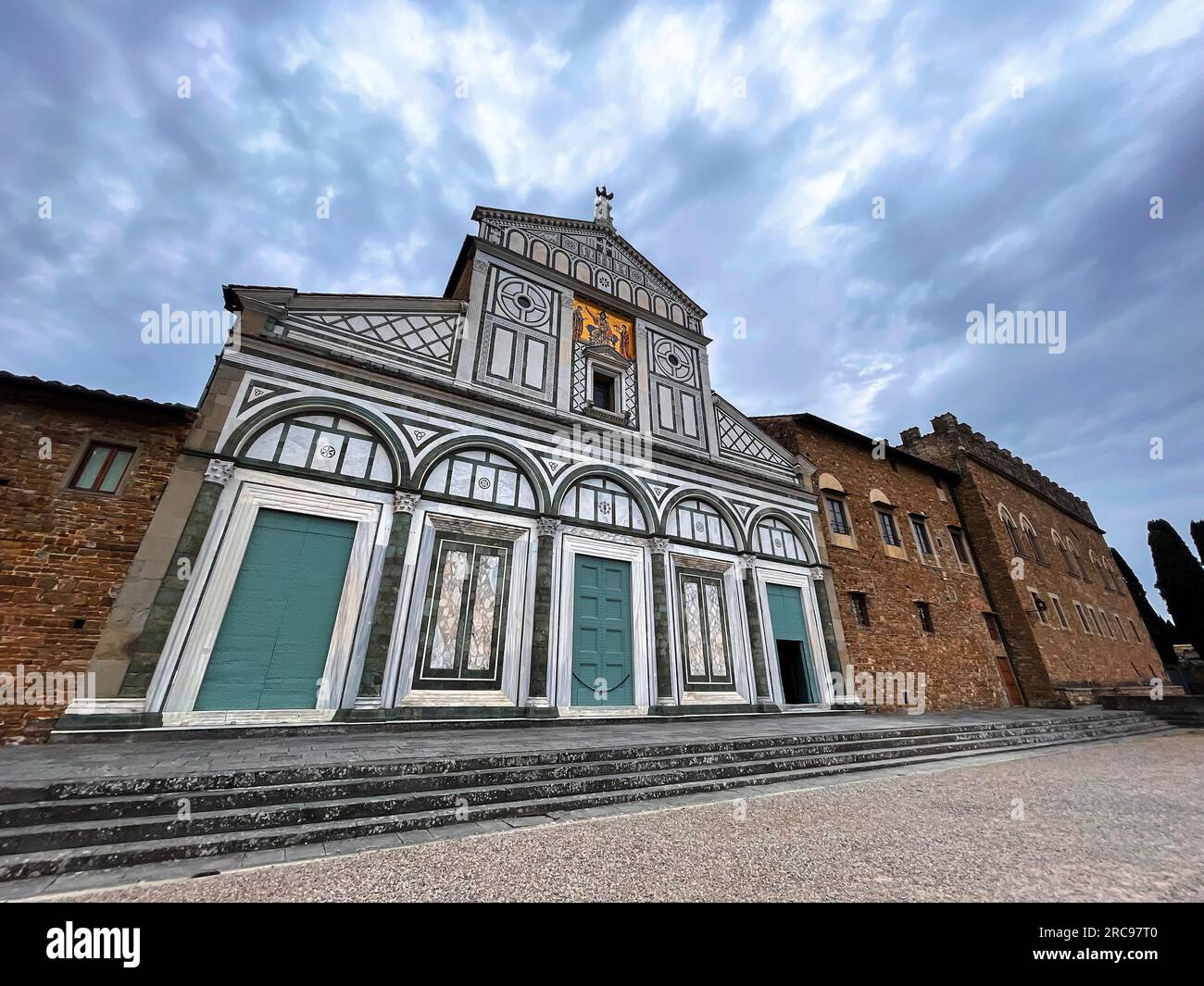 San Miniato al Monte è una basilica di Firenze che domina la città. Una ...