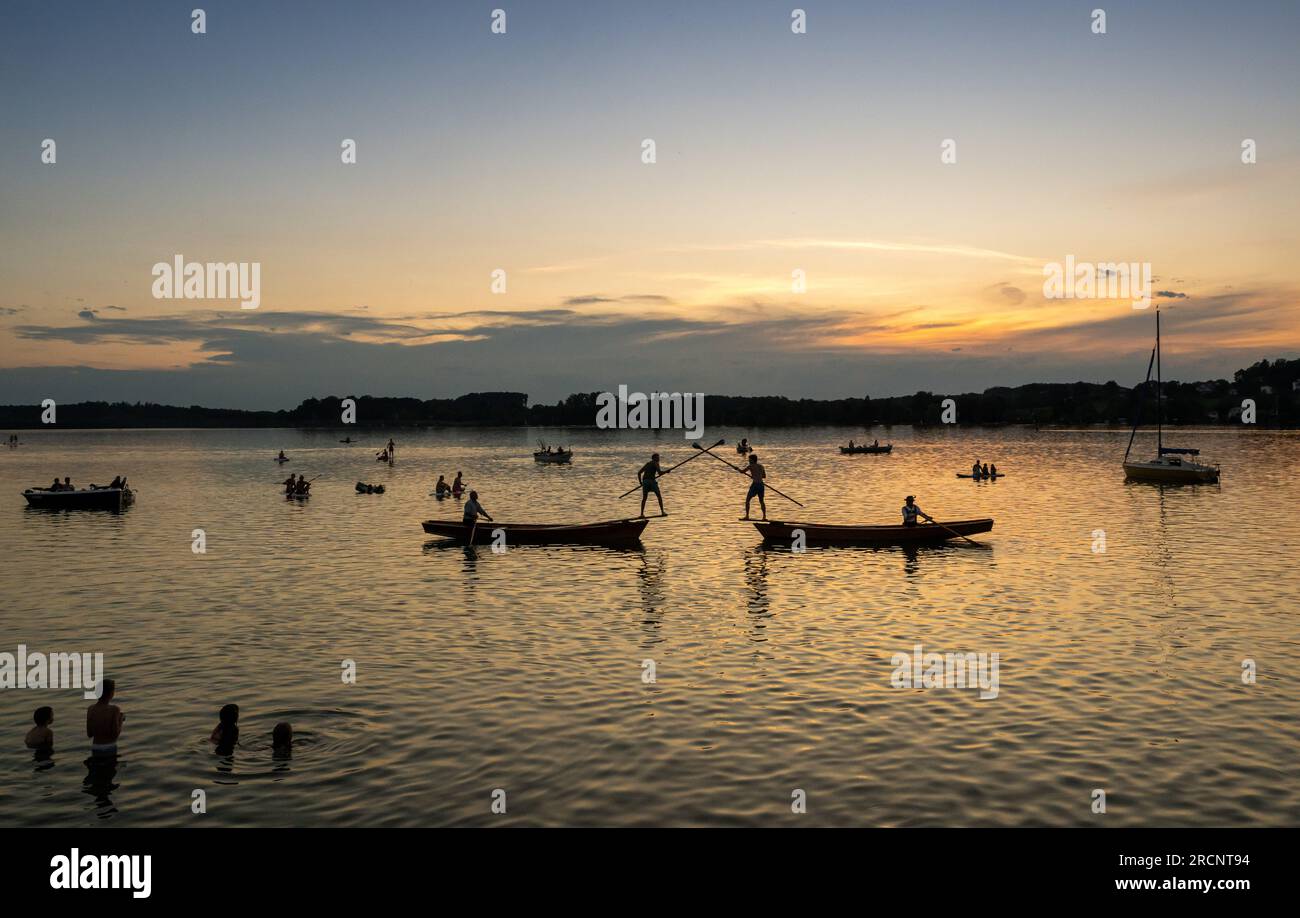 Steinebach, Germania. 15 luglio 2023. Il pescatore Thomas Aumiller (l ...