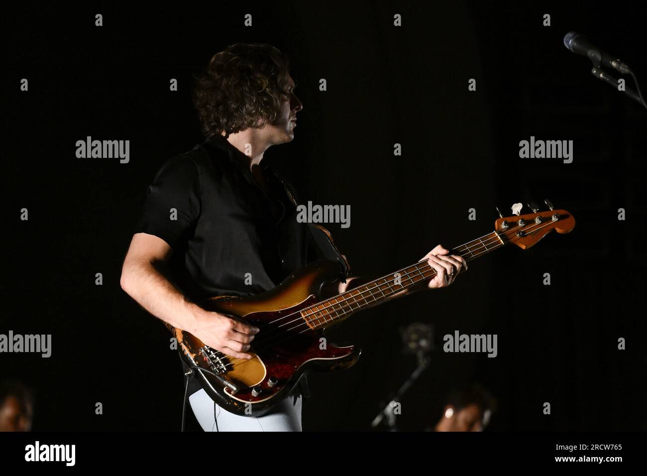 Nick o’malley arctic monkeys immagini e fotografie stock ad alta ...