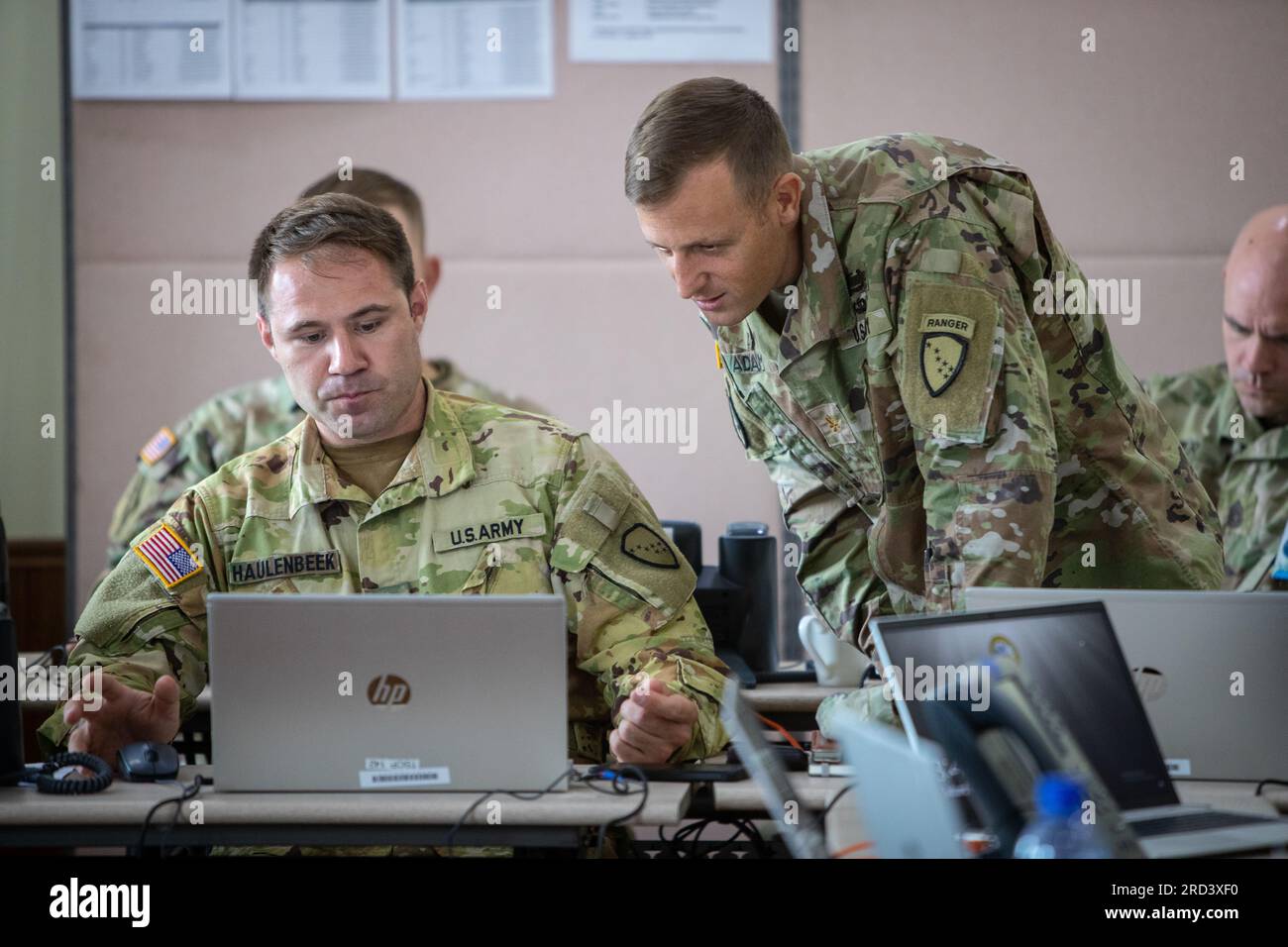 L'Alaska Army National Guard Warrant Officer Benjamin Haulenbeek ...