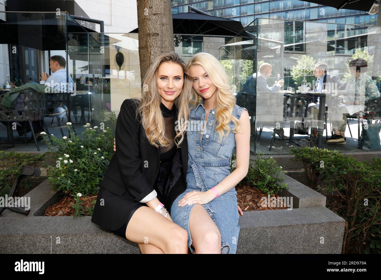 Jenice Franziska Czurratis und Pia Sophie Remmel beim Mates Date ...