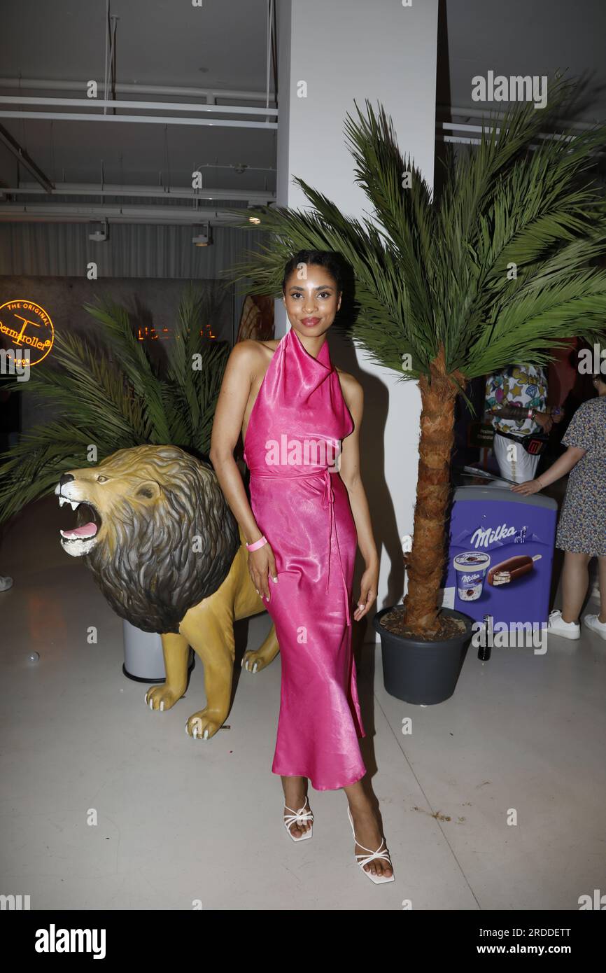 Aline Gomes beim Mates Date Influencer Event auf der Berlin Fashion ...