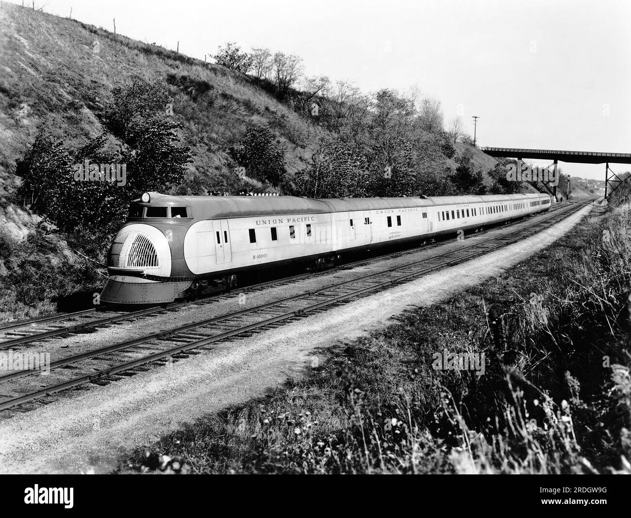 Stati Uniti: c. 1934 il nuovo treno streamliner diesel-elettrico M-10001 della Union Pacific ...