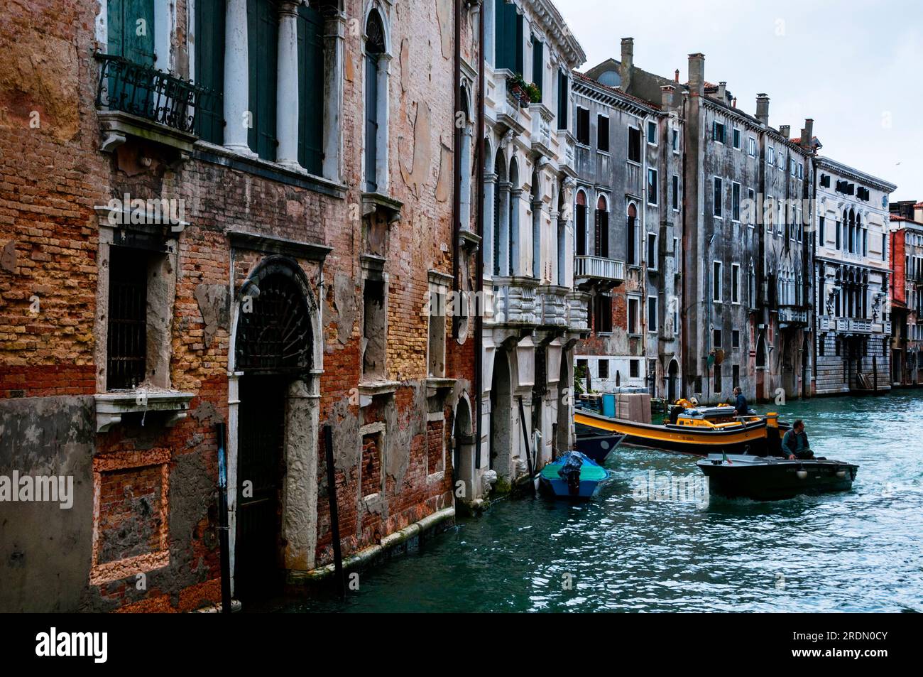 Portale ad arco a punta immagini e fotografie stock ad alta risoluzione - Alamy