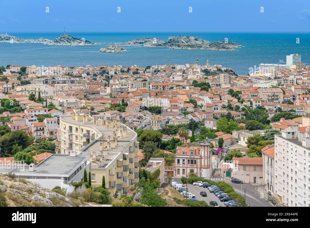 Vista sulla città di Marsiglia, scattata dalla Basilica di Notre-Dame ...