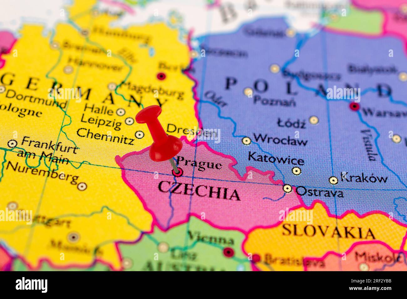 Mappa di Praga. Mappa pin di Praga. Primo piano della mappa di Praga con spillo rosso. Mappa con ...