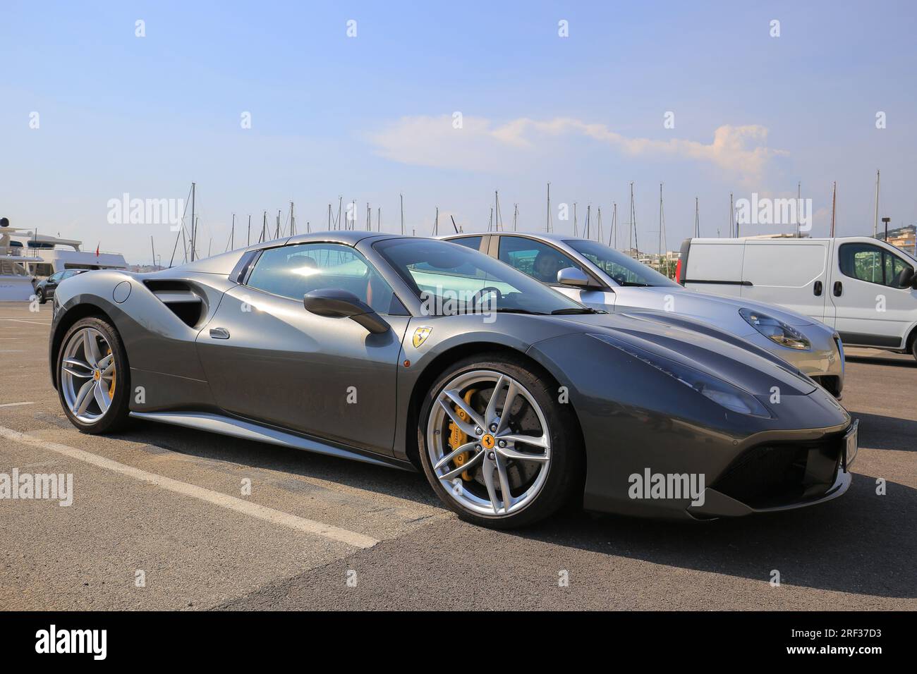 Cannes ferrari immagini e fotografie stock ad alta risoluzione - Alamy