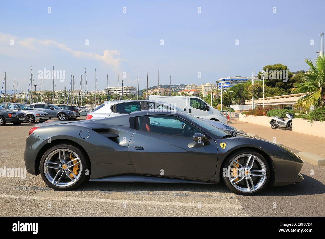 Cannes ferrari immagini e fotografie stock ad alta risoluzione - Alamy