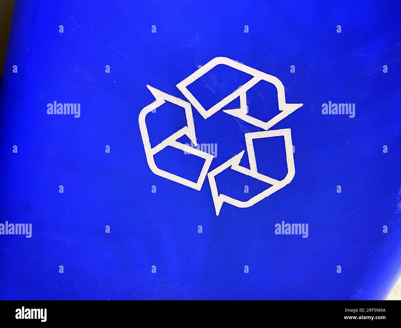 Simbolo di riciclo blu immagini e fotografie stock ad alta risoluzione ...