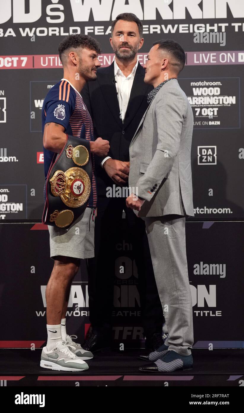 Leigh Wood (sinistra), il promotore Eddie Hearn e Josh Warrington ...