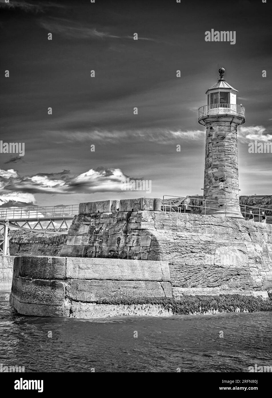 Low angled view Foto e Immagini Stock in Bianco e Nero - Alamy