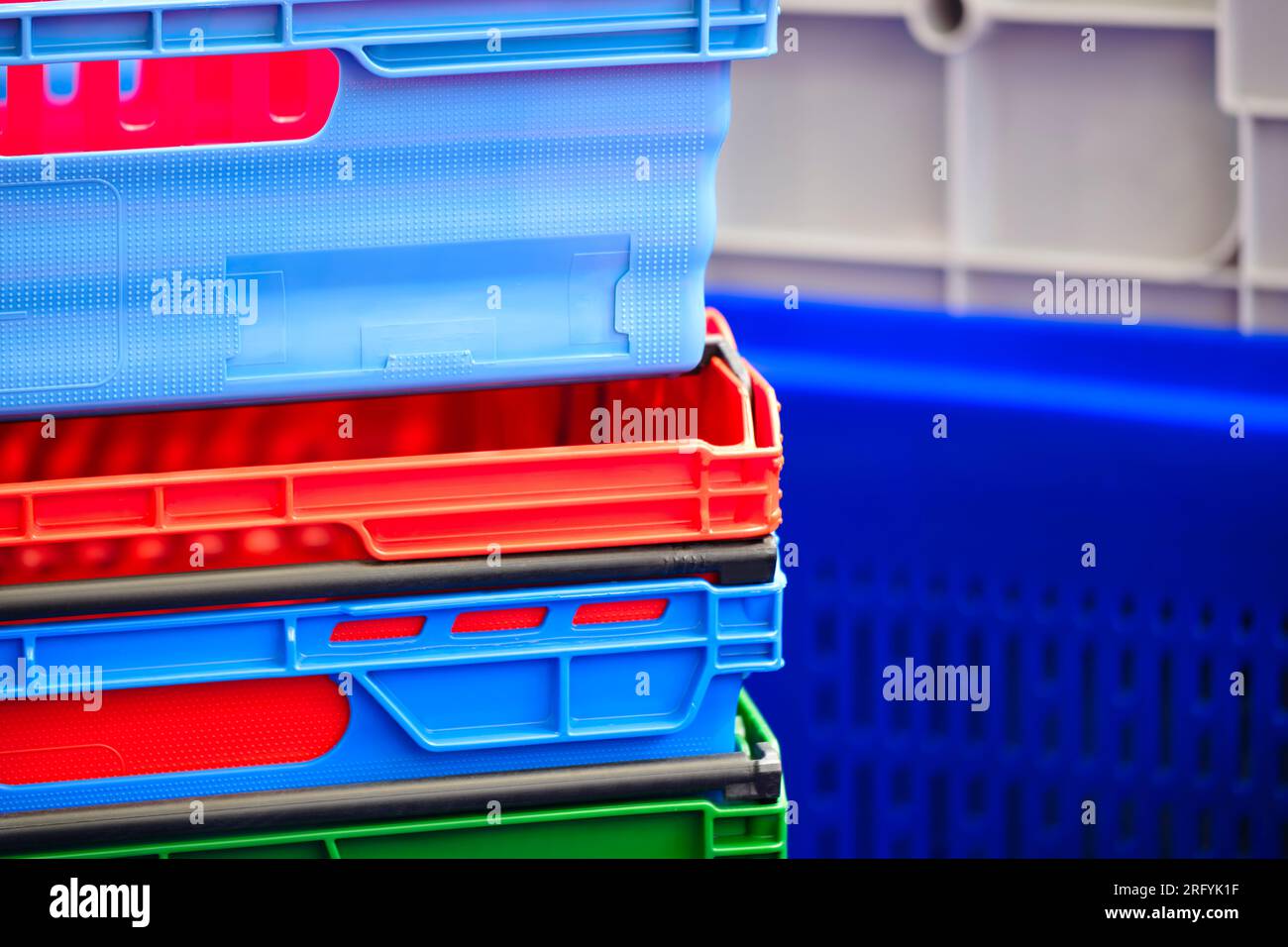 Scatole di plastica colorate immagini e fotografie stock ad alta ...