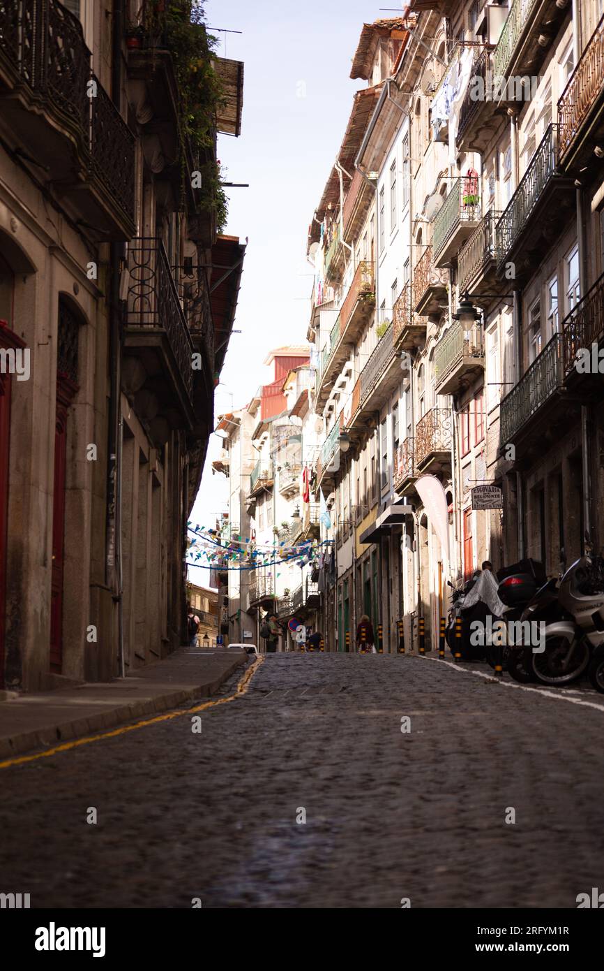 Le strade di Porto prendono vita: Catturando l'essenza della vitalità ...