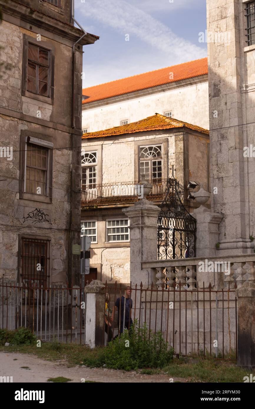 Le strade di Porto prendono vita: Catturando l'essenza della vitalità ...