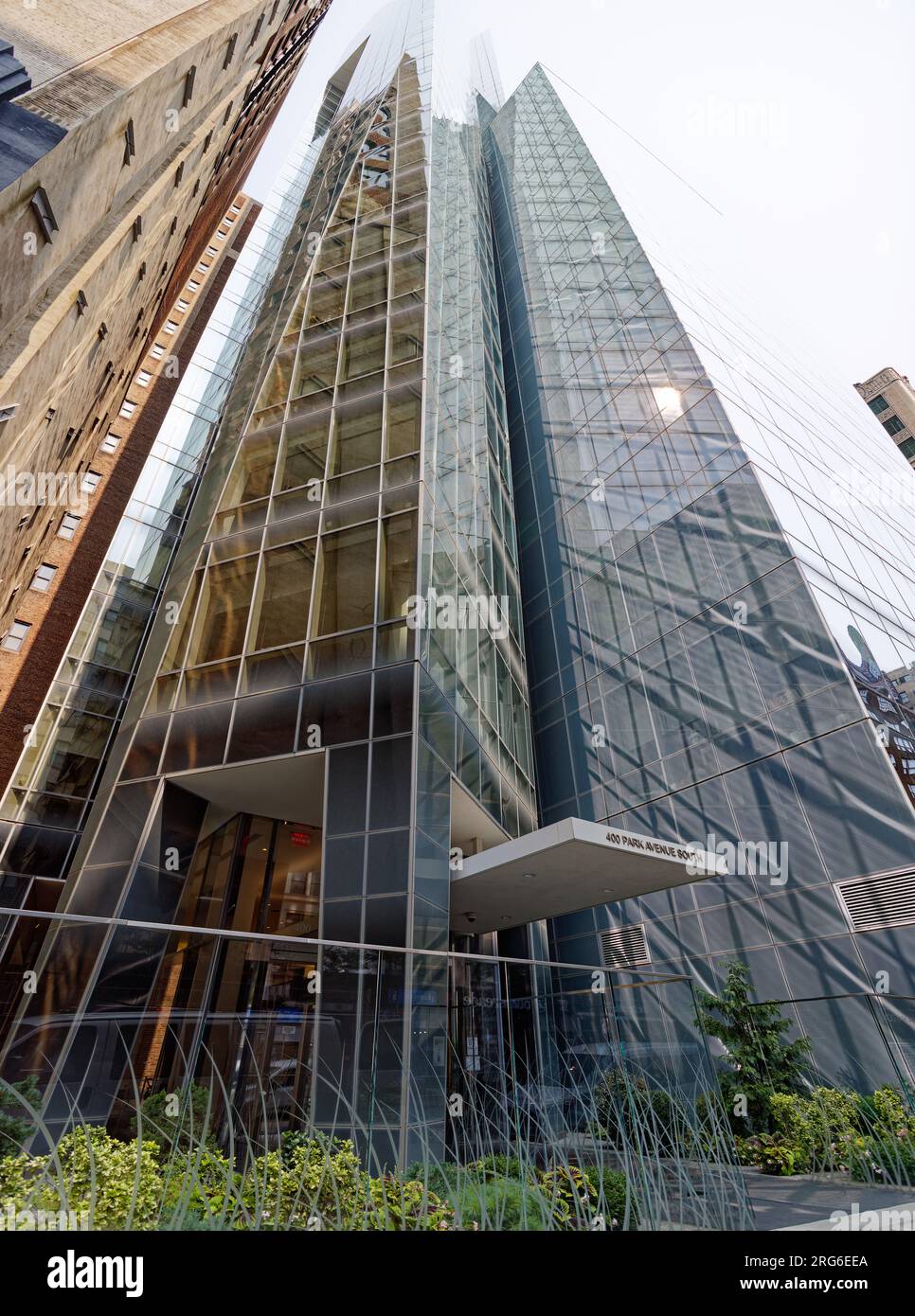 Gli ultimi 18 piani della Prism Tower sono unità condominiali, entrate ...