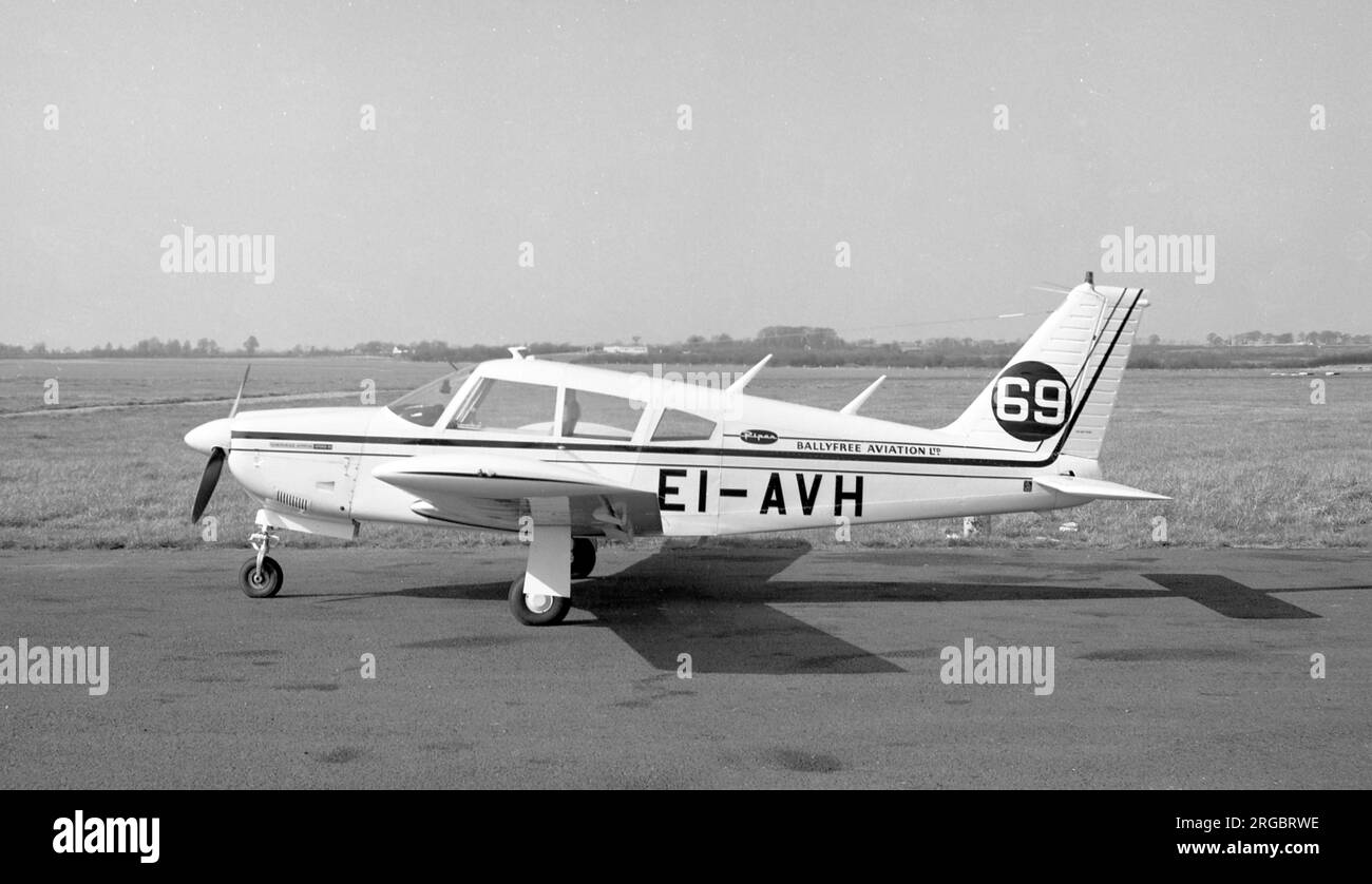 Piper pa 28r 200 cherokee arrow immagini e fotografie stock ad alta ...