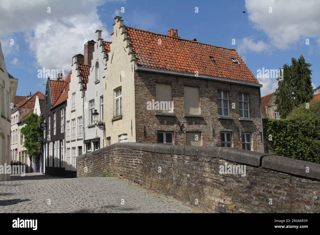 Case tradizionali di bruges immagini e fotografie stock ad alta ...