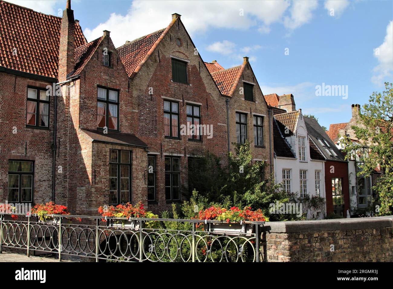 Case tradizionali di bruges immagini e fotografie stock ad alta ...