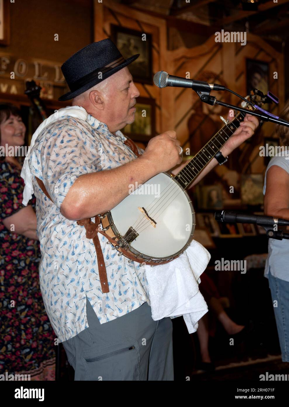Pratica del banjo immagini e fotografie stock ad alta risoluzione - Alamy