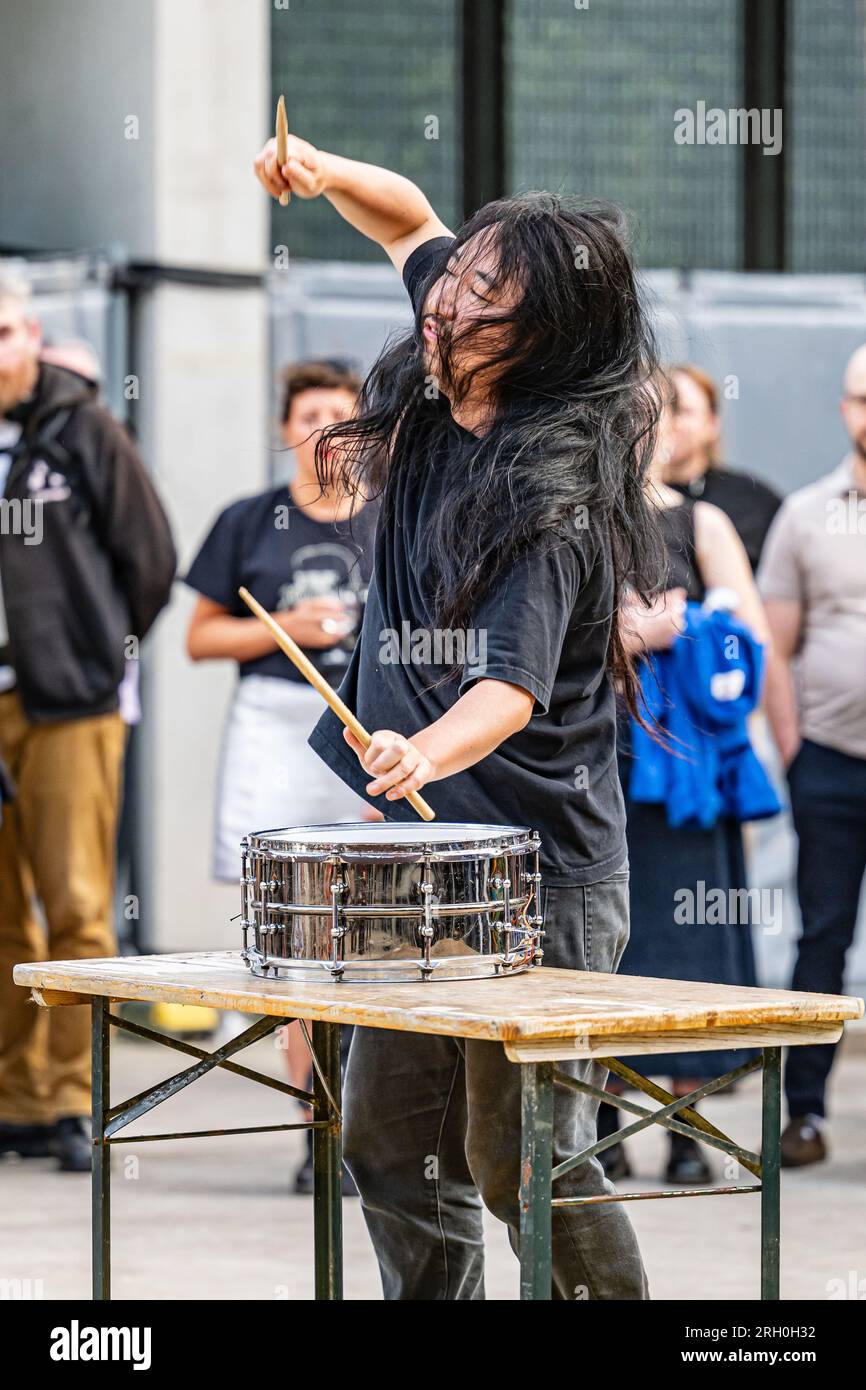 Edimburgo, Scozia. Sab 12 agosto 2023. Il percussionista giapponese ...
