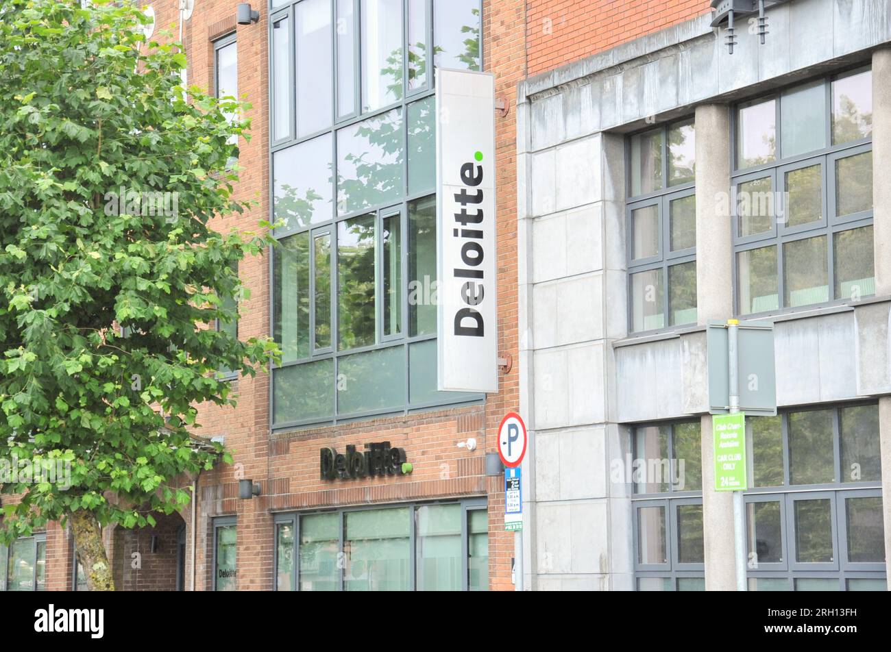 Segnaletica del logo deloitte immagini e fotografie stock ad alta ...