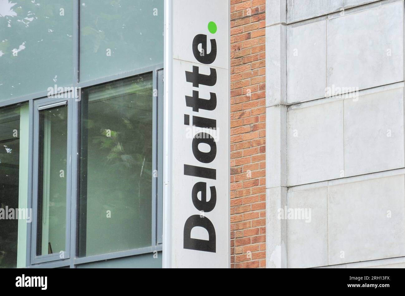 Segnaletica del logo deloitte immagini e fotografie stock ad alta ...
