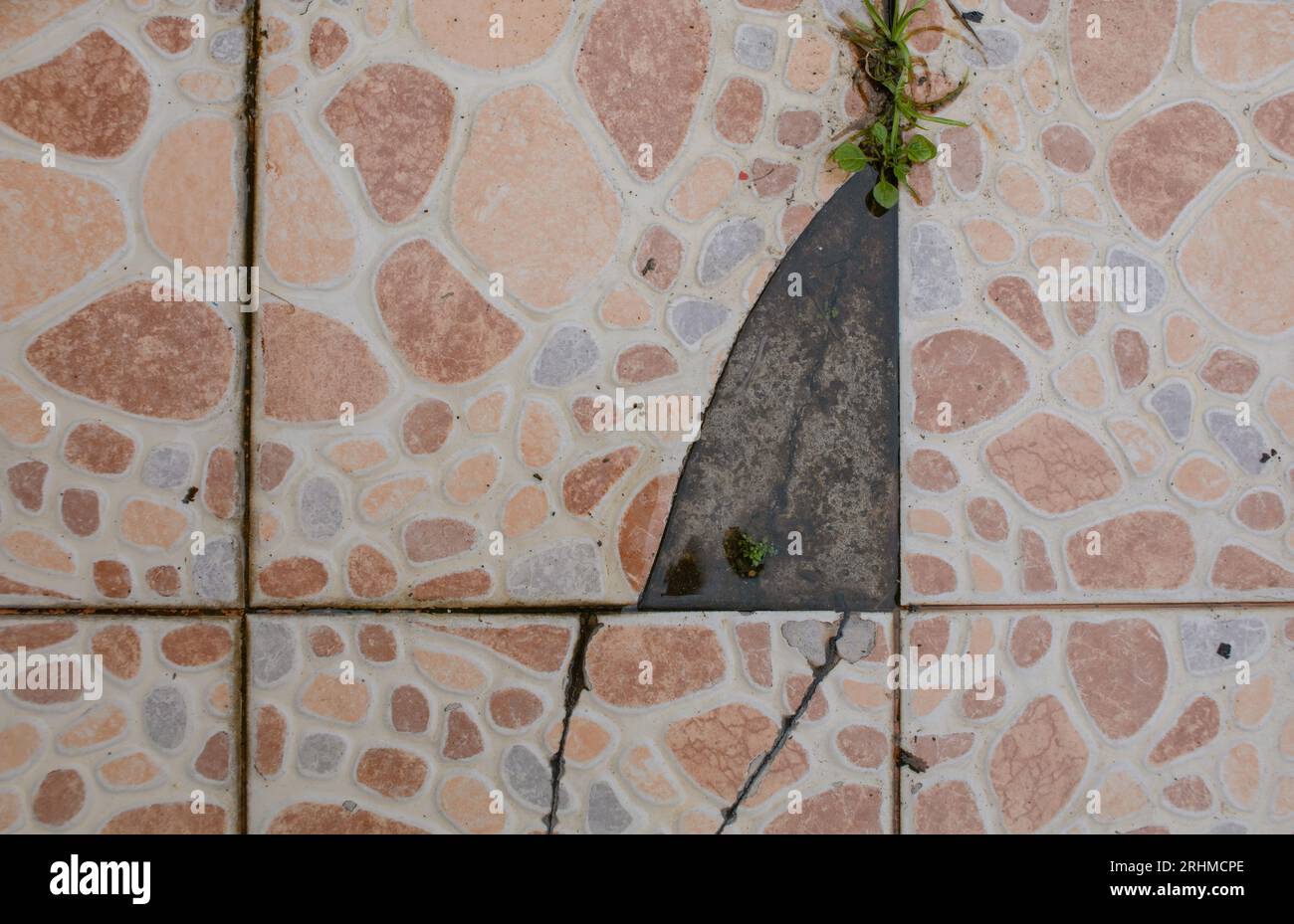 Broken tiles bathroom immagini e fotografie stock ad alta risoluzione ...