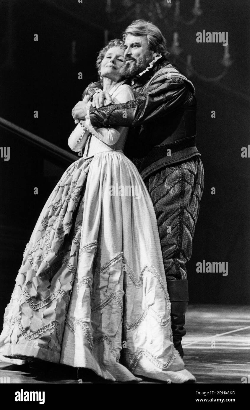 William shakespeare hamlet costume Foto e Immagini Stock in Bianco e ...