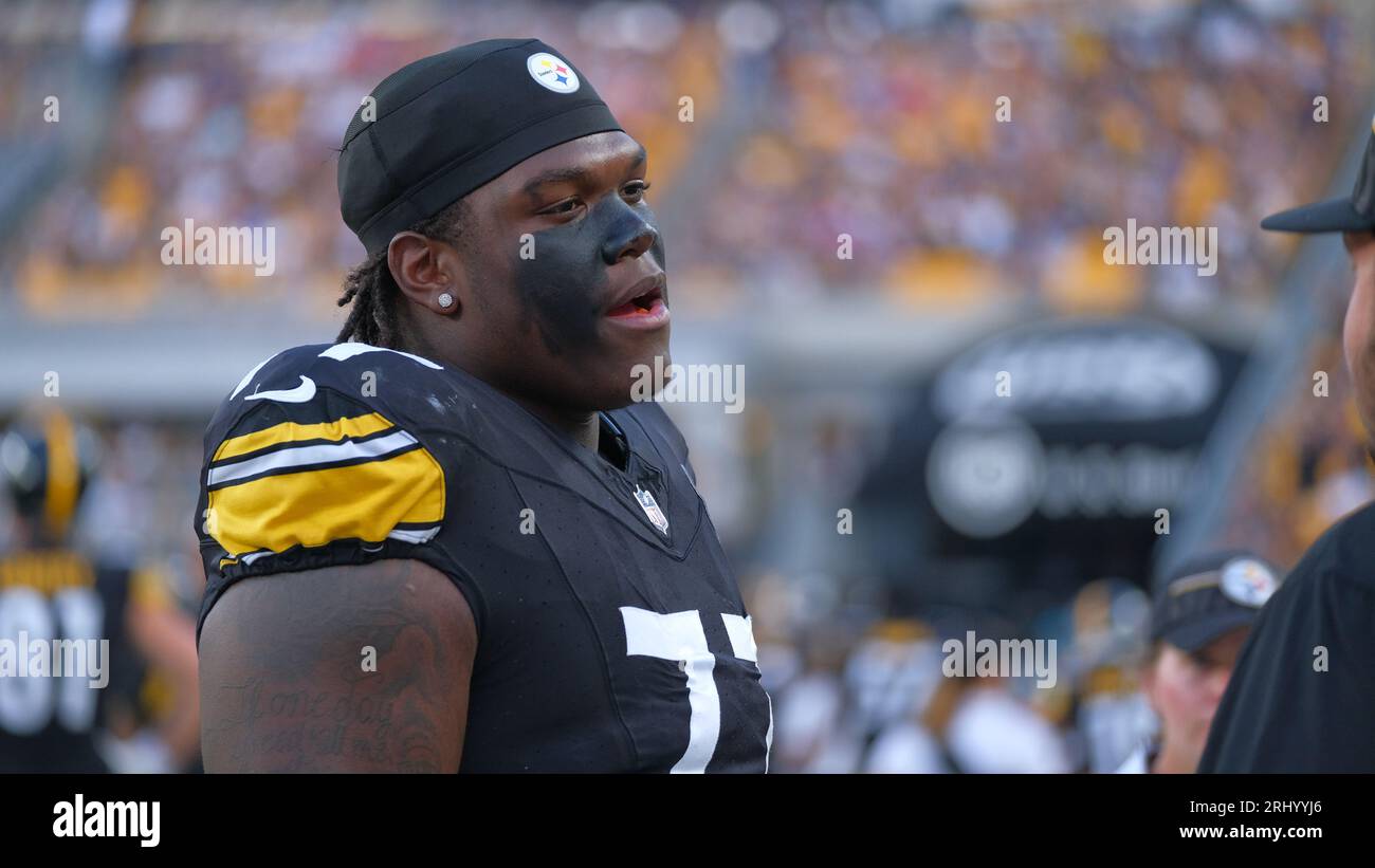 Pittsburgh, Pennsylvania, USA. 19 agosto 2023. Broderick Jones n. 77 ...