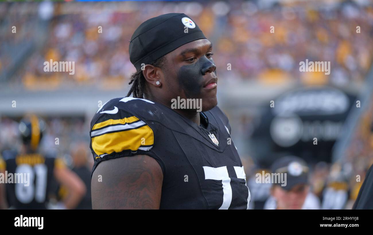 Pittsburgh, Pennsylvania, USA. 19 agosto 2023. Broderick Jones n. 77 ...