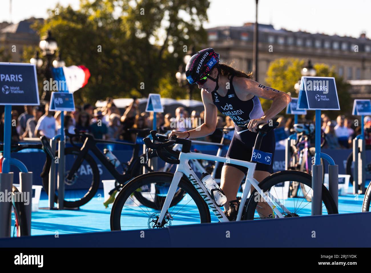 Emma Lombardi (fra) al Mixed Relay Triathlon durante il World Triathlon ...