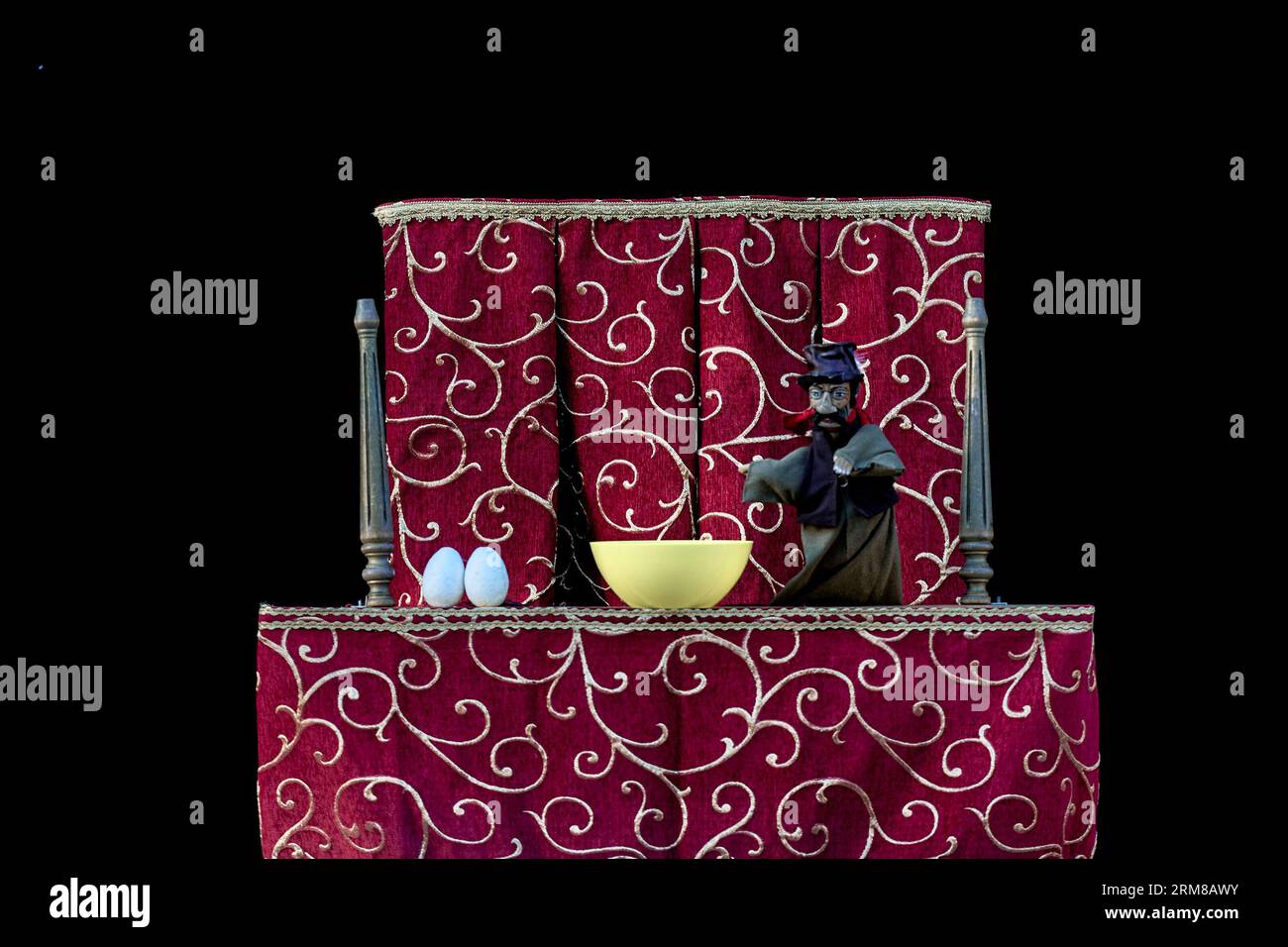 Puppets during the traditional Italian puppet show of Pulcinella, by ...