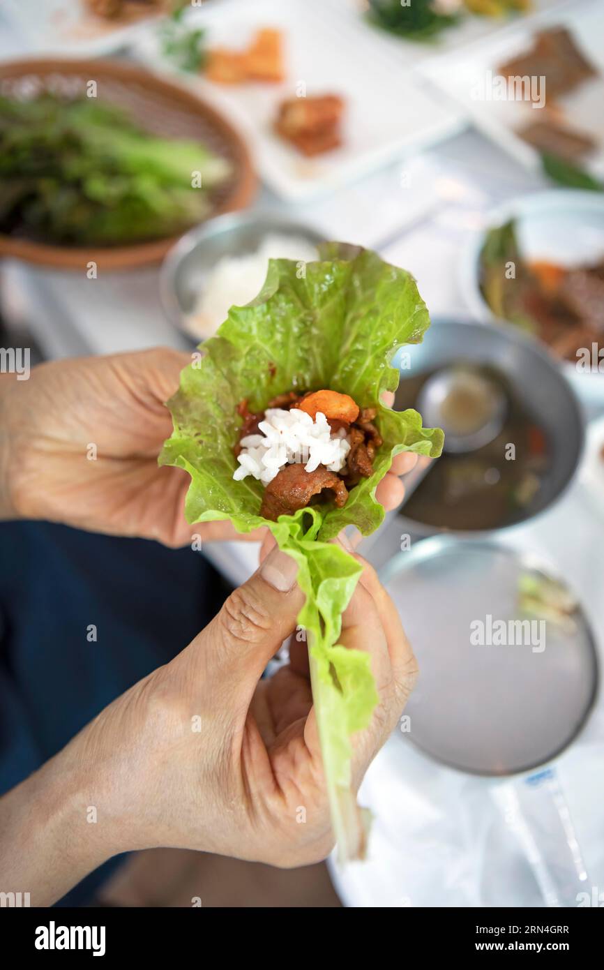 Bulgogi cibo coreano immagini e fotografie stock ad alta risoluzione ...