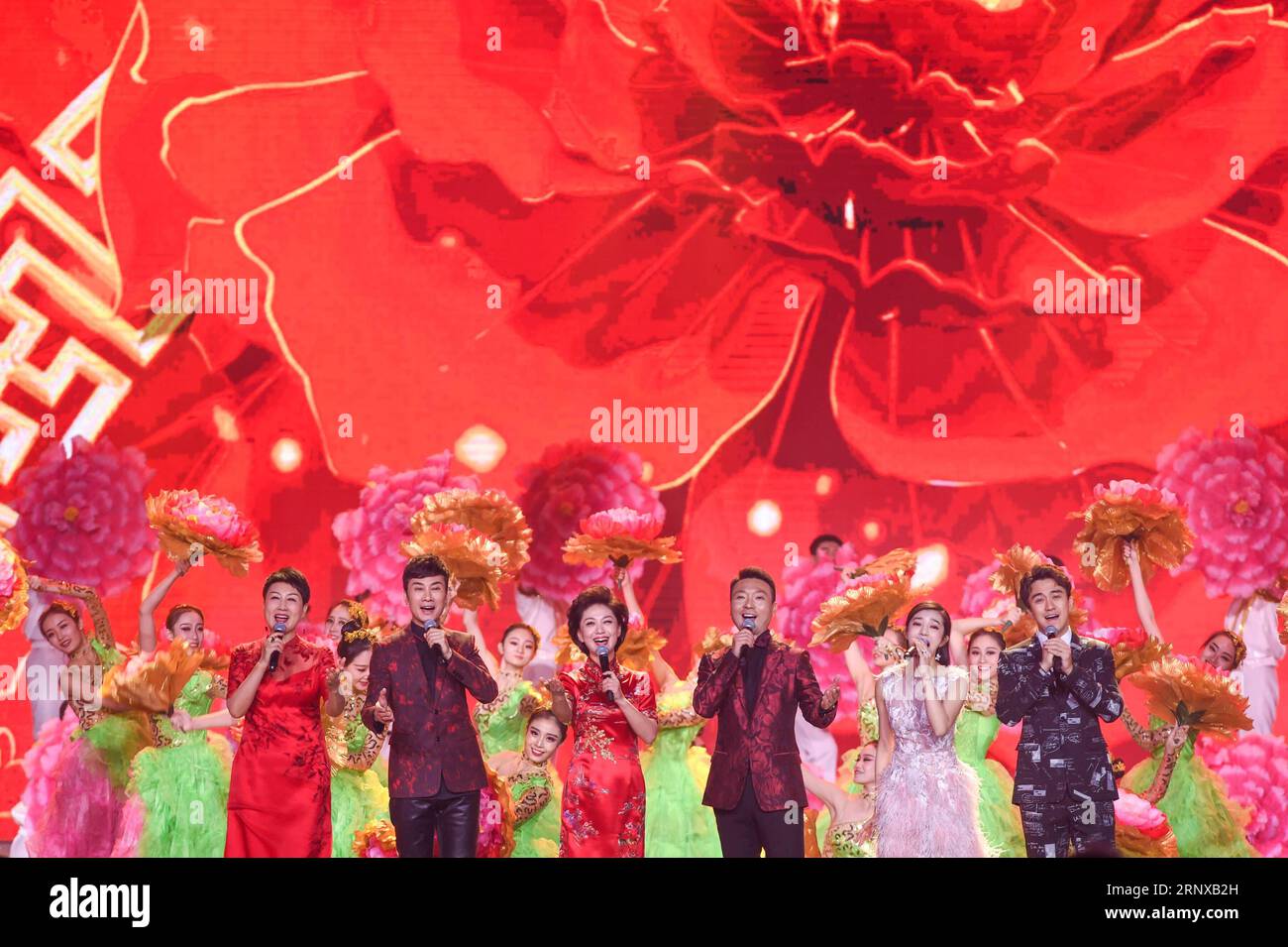(180120) -- PECHINO, 20 gennaio 2018 -- (L-R) gli interpreti Zhang ...
